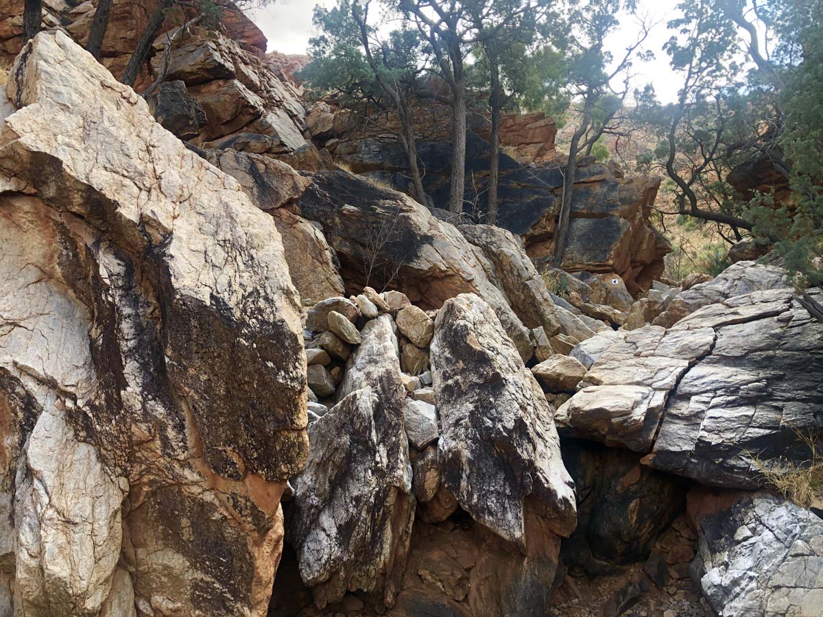 Standley Chasm High Route Loop Hike (23km) - West MacDonnell National ...